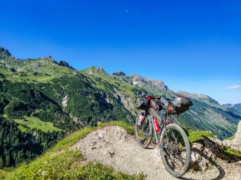 Schrofenpass AKTUELL " All information in a SURVEILLING format